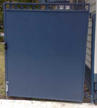 Rising Hinges for Gates